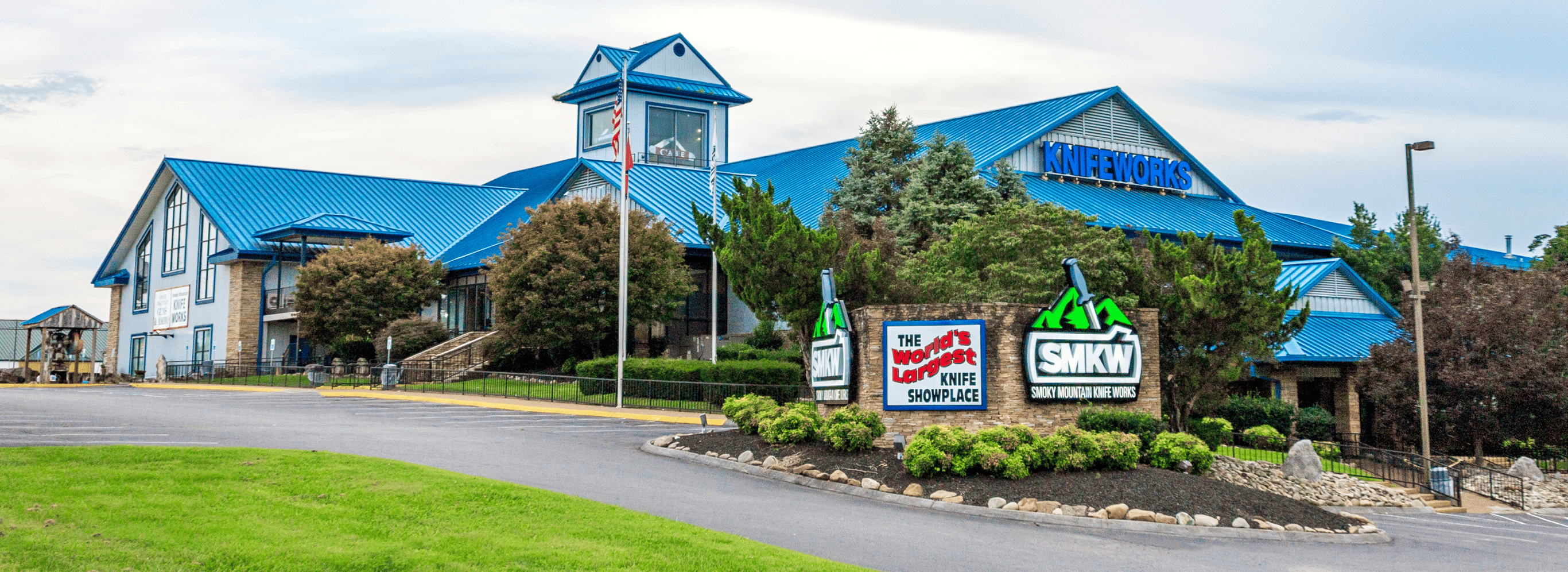 Smoky Mountain Knife Works: A Cut Above the Rest - urbanwearvibes